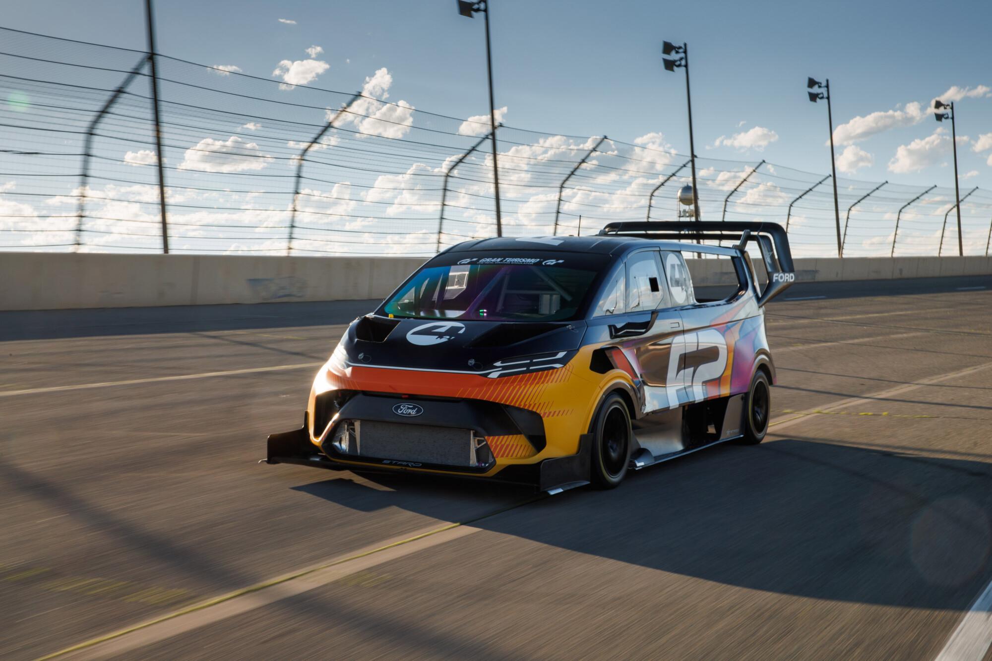 Ford SuperVan 4.2 racet naar de top in Pikes Peak International Hill ...